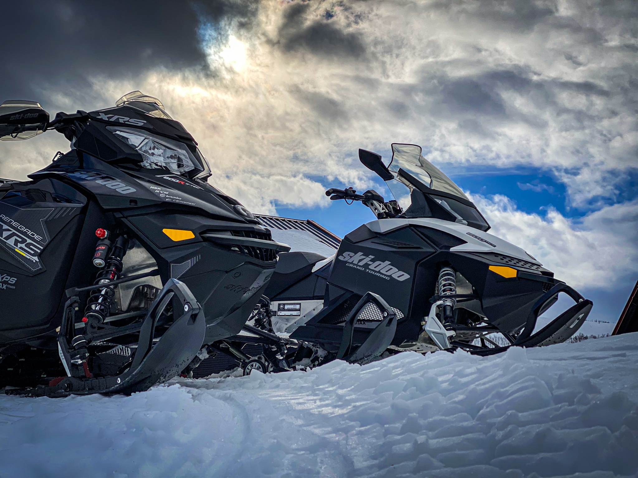 Snøscooter safari over Finnmarksvidda med isbelagte innsjøer - Visit Alta